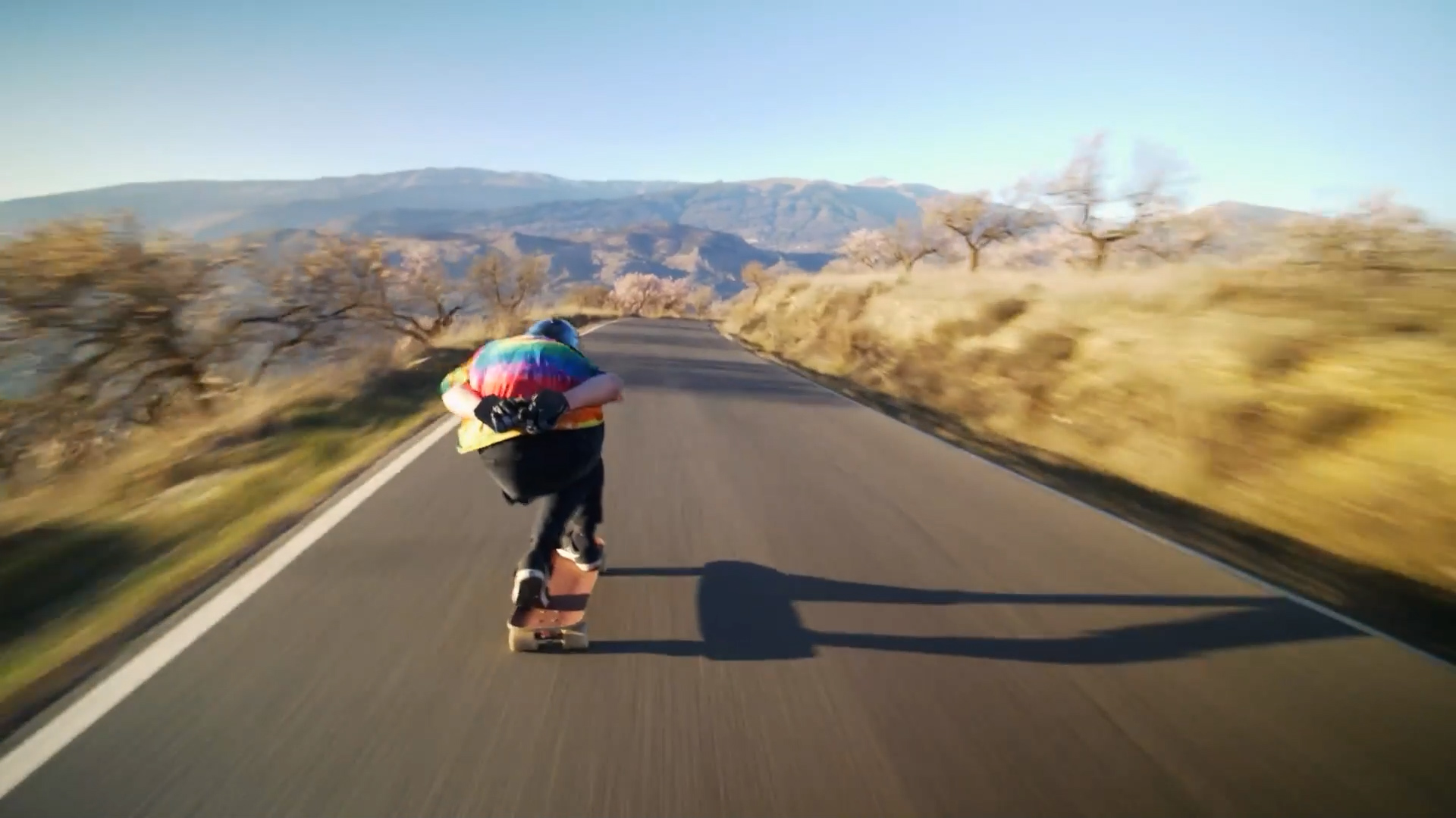 Longboard raw run op zeer hoge snelheid in Spanje