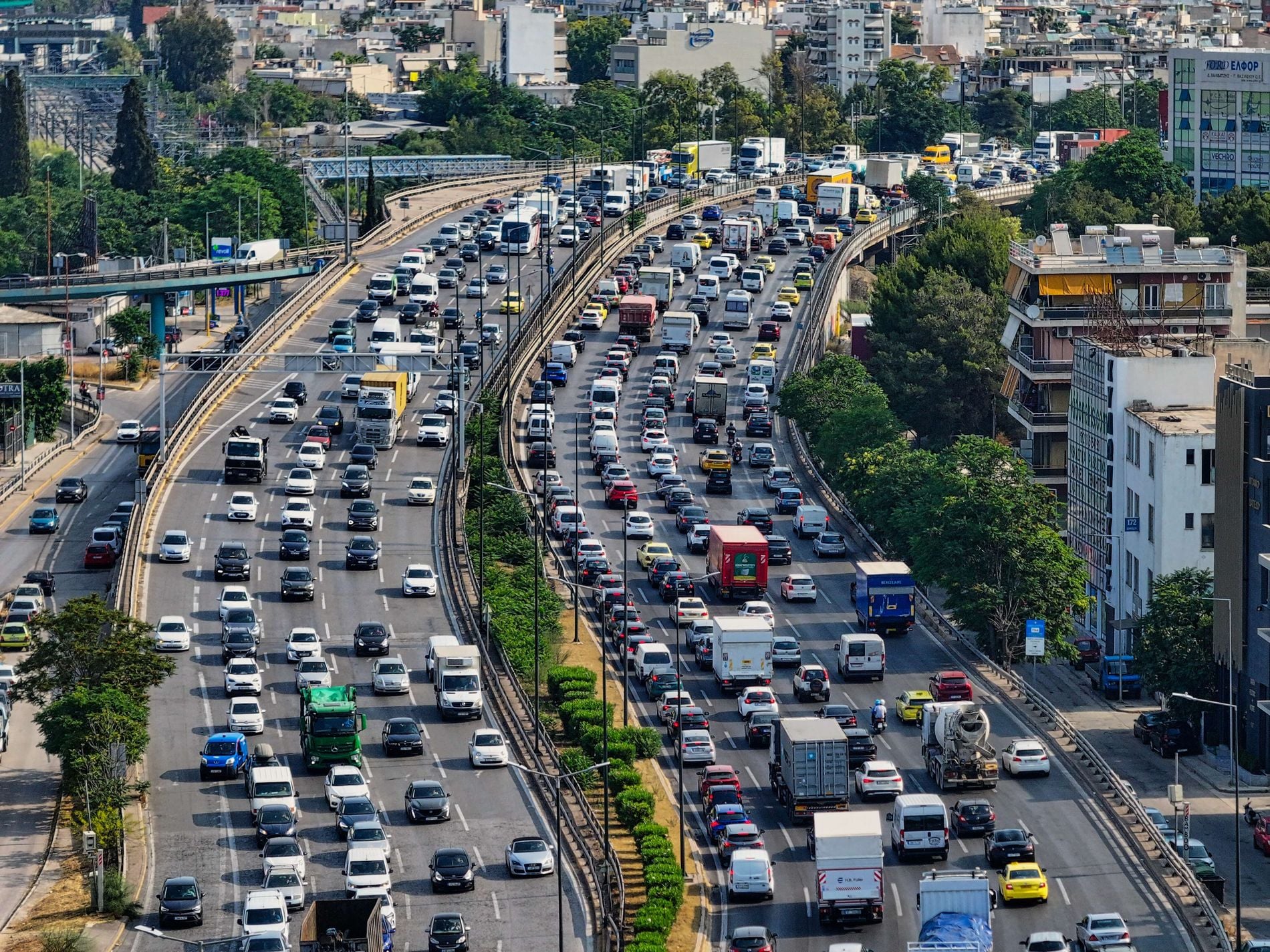Κυκλοφοριακό χάος στην Αττική με καθυστερήσεις και ουρές χιλιομέτρων ...