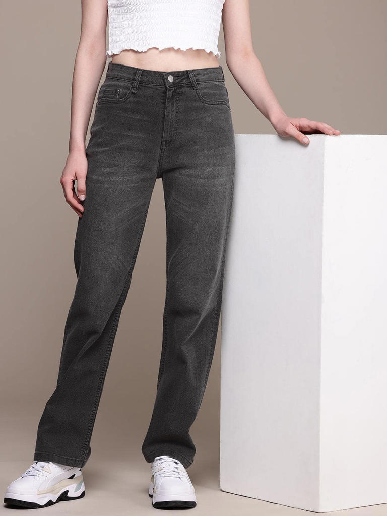 Women straight-fit jeans that never go out of fashion