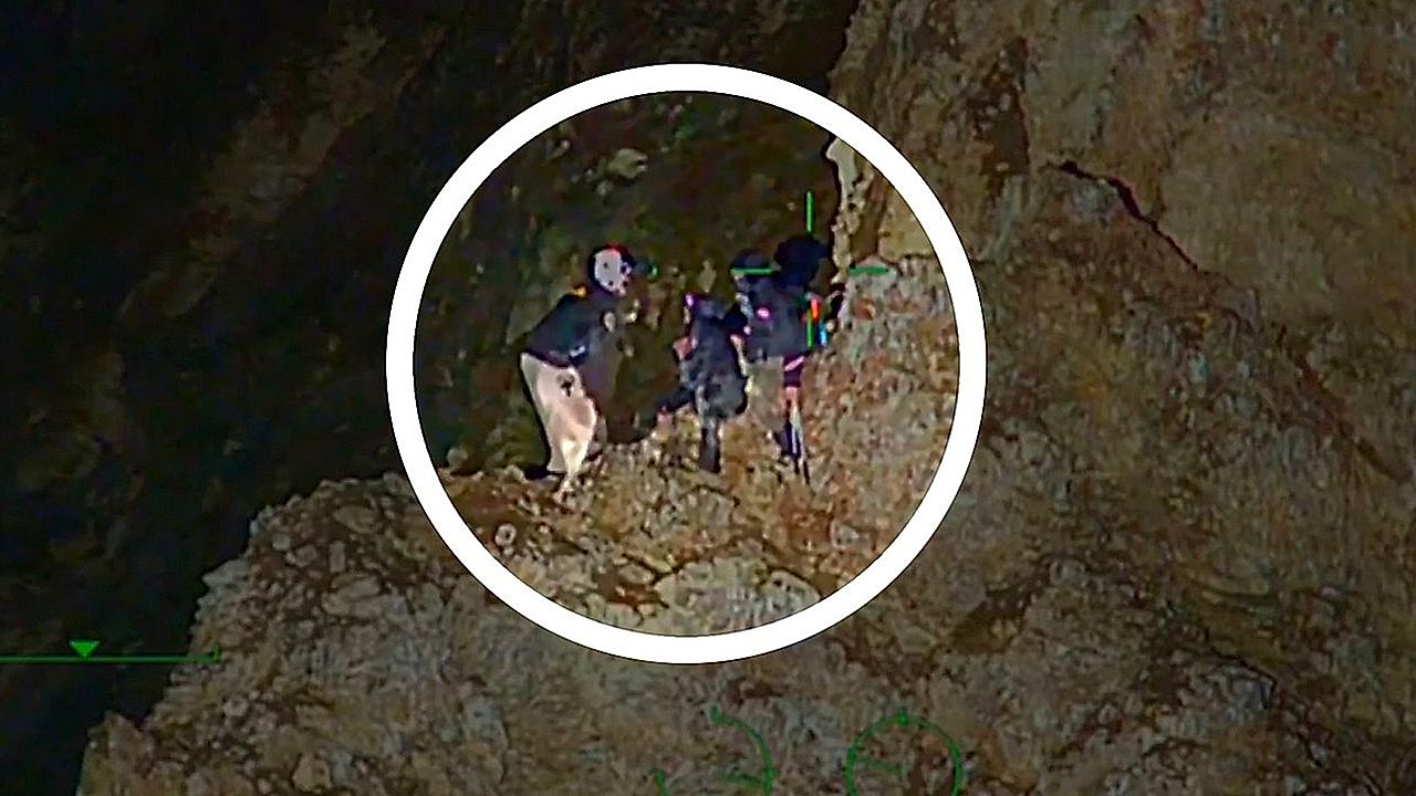 Dramatic moment hikers stuck on peak of perilous rock formation in ...