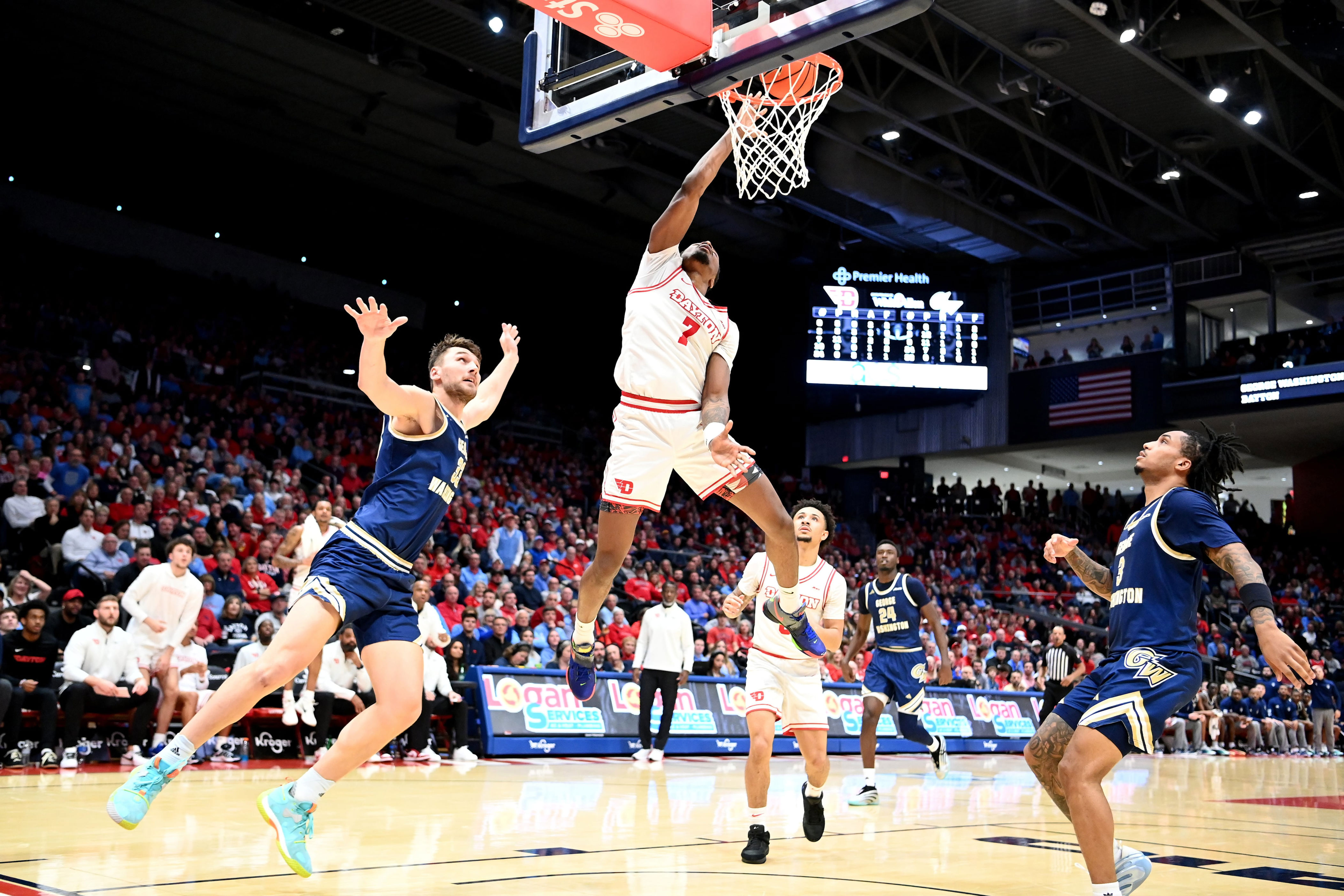 Dayton beats George Washington in back-and-forth game