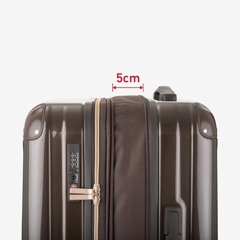 【大注目の旅バッグ】レジェンドウォーカーの傑作「5122」が進化! 拡張＆ストッパー搭載の新作「ヴェリーロ」誕生