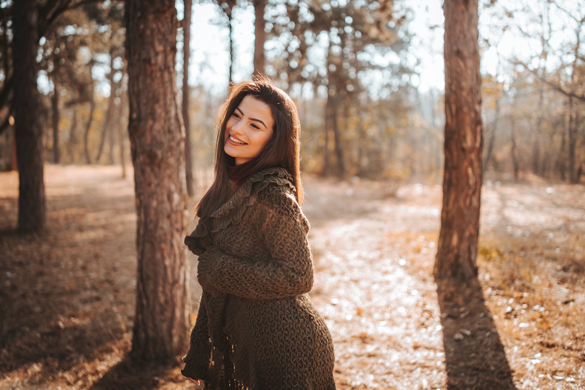 4 dunkelbraune Pullis und Strickjacken von Breuninger, die jedes Outfit ...