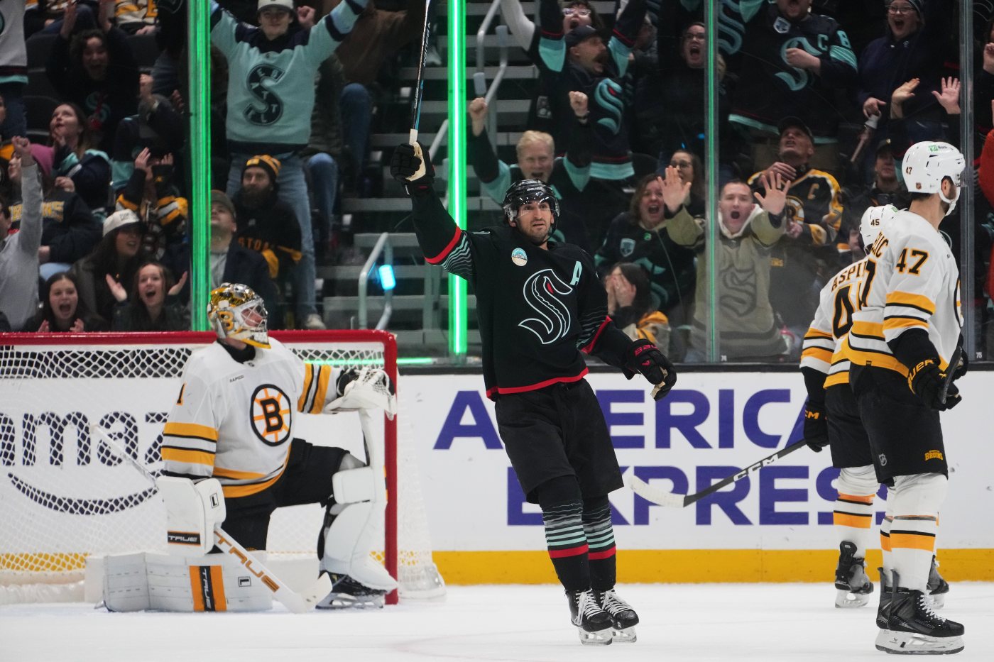 Bruins end road trip with deflating loss in Seattle