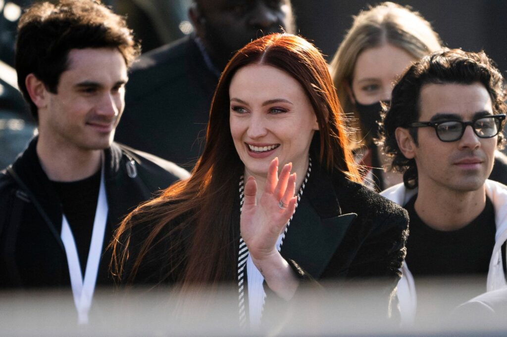 “Sharukh Khan Is The Goat”- Sophie Turner Gushes Over Her Favorite ...