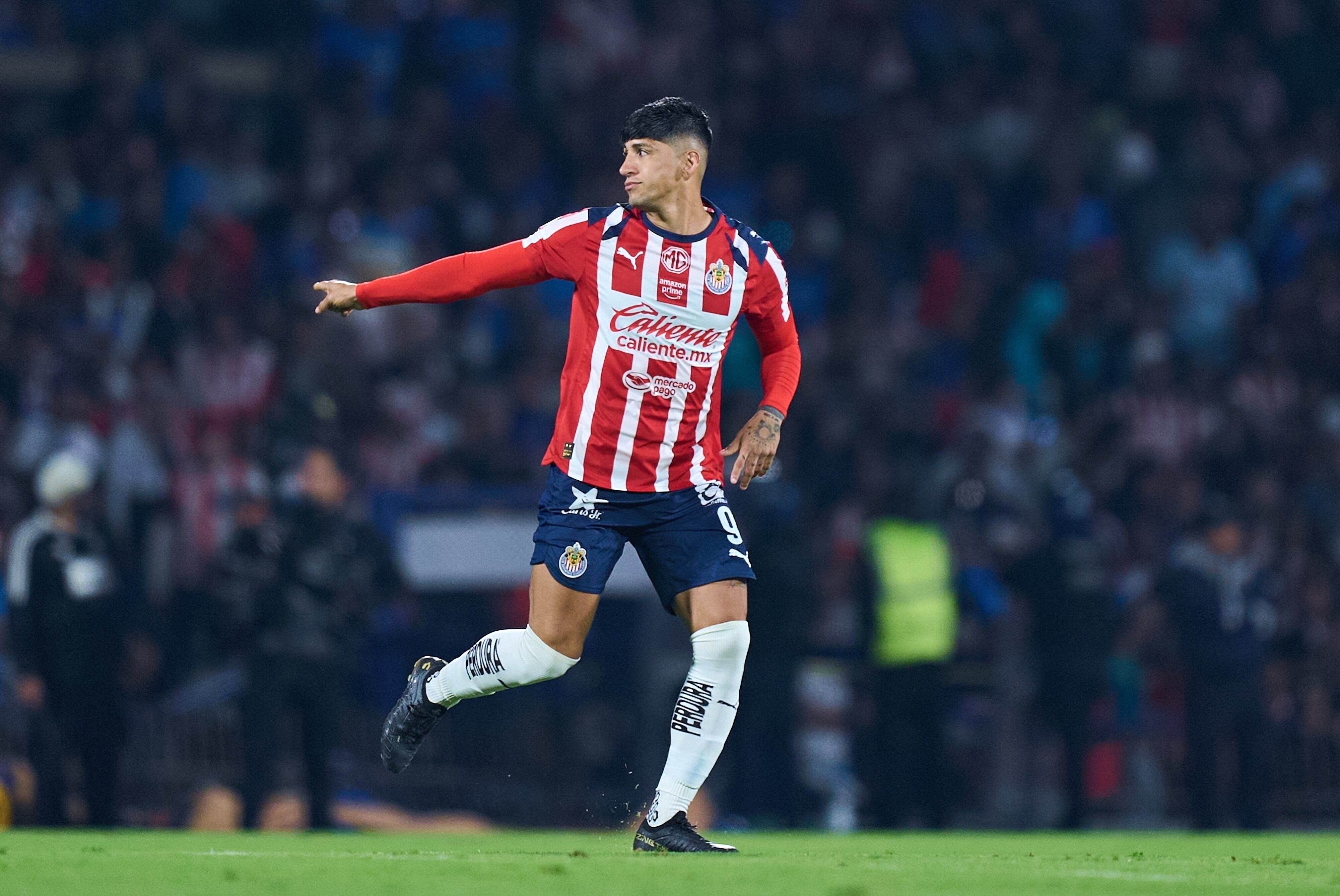 ¿Se burló? Alan Pulido incendia las redes tras la eliminación de Chivas ...