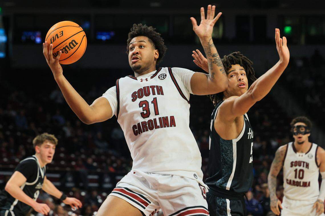 South Carolina MBB builds 28-point lead over LSU, holds on for SEC road win