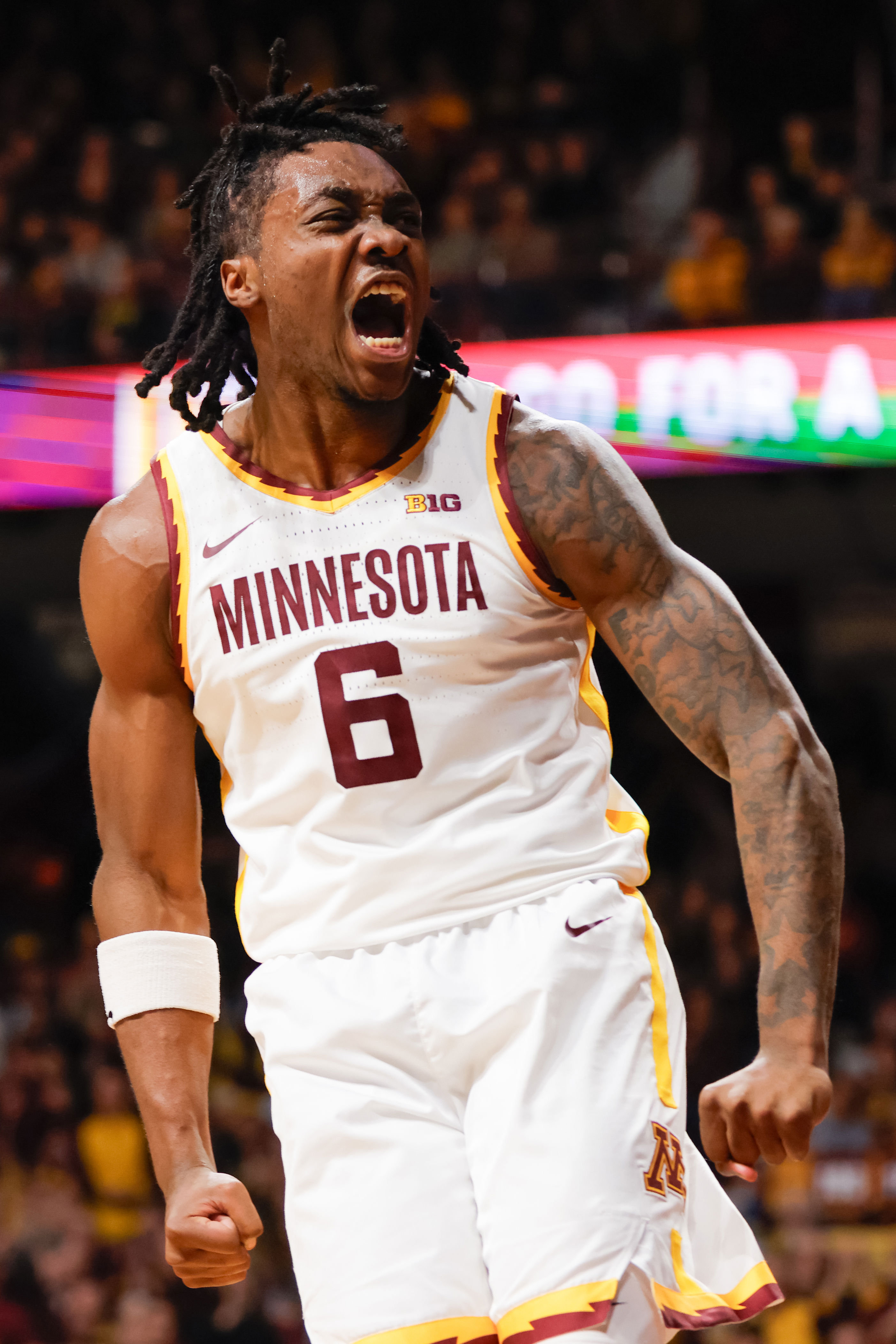 Langston Reynolds scores 22 as Gophers hold off No. 19 Iowa 70-67