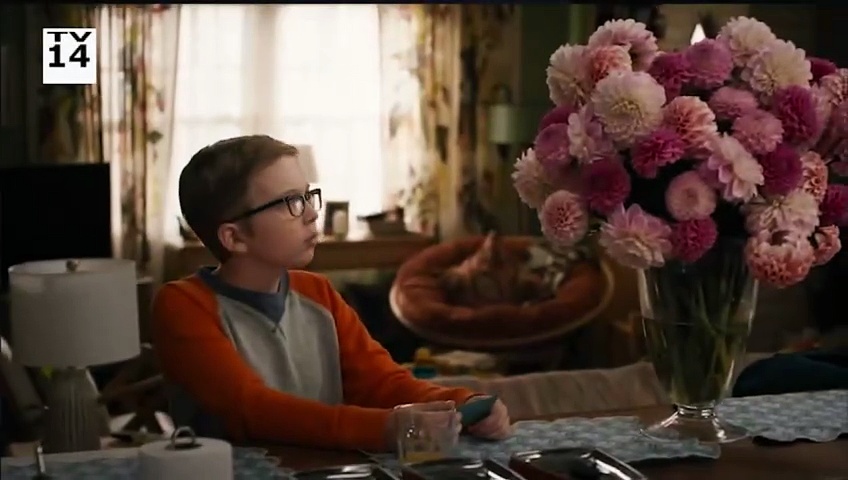 High potential S02E09 under the rug