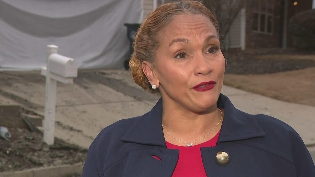 Hiram councilwoman sworn in days after saving neighbors from burning home