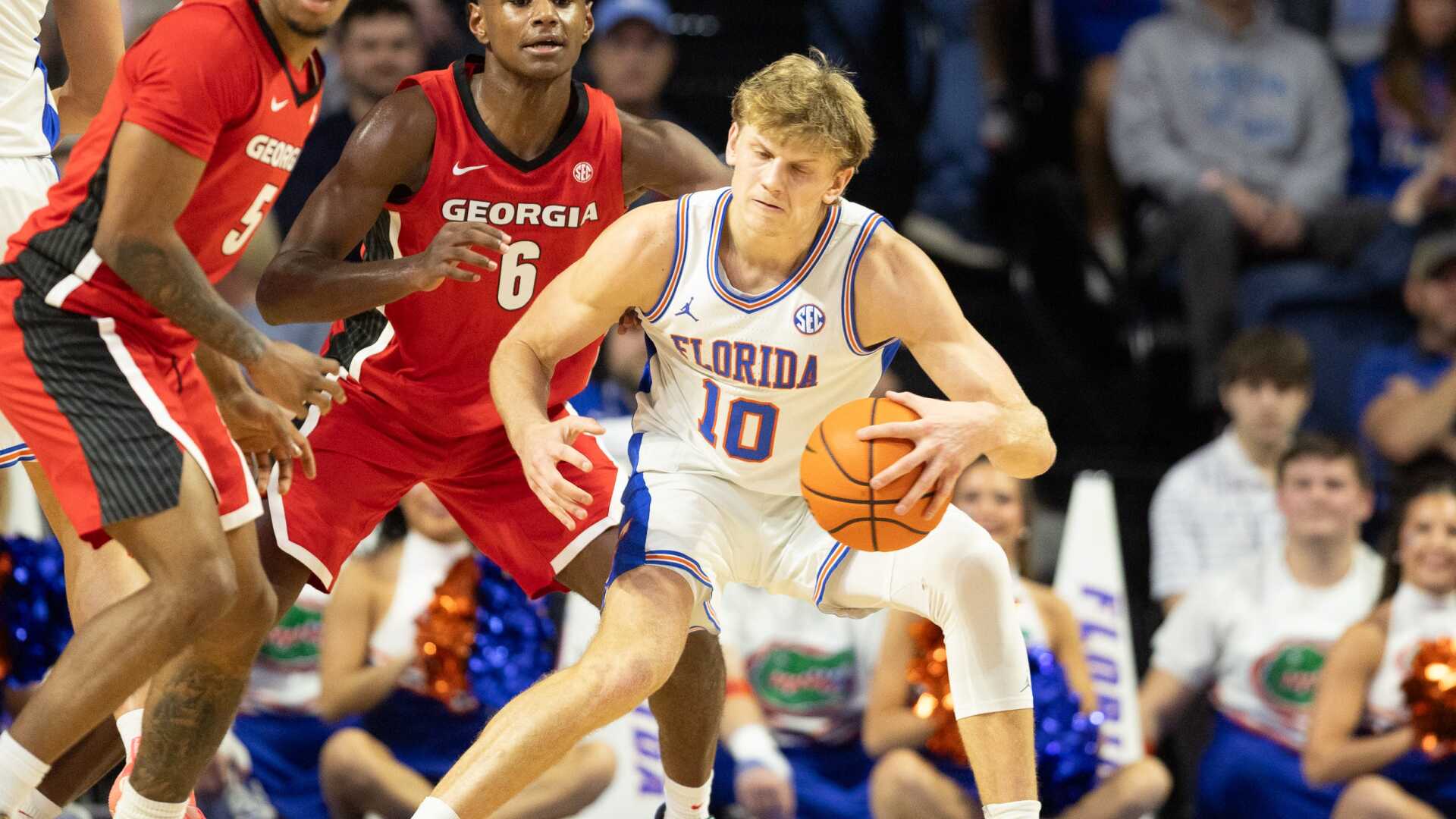 Newly unranked Florida pulls away from No. 18 Georgia late and wins 92-77