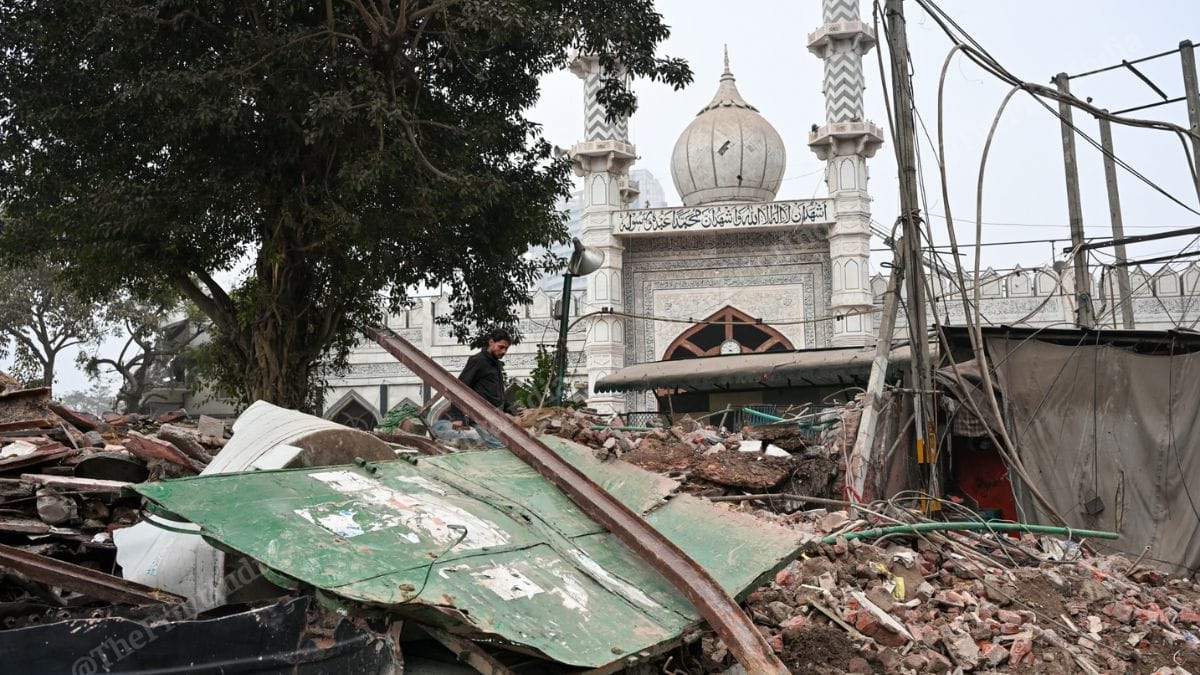 Late-night demolition drive near Old Delhi mosque met with stone ...