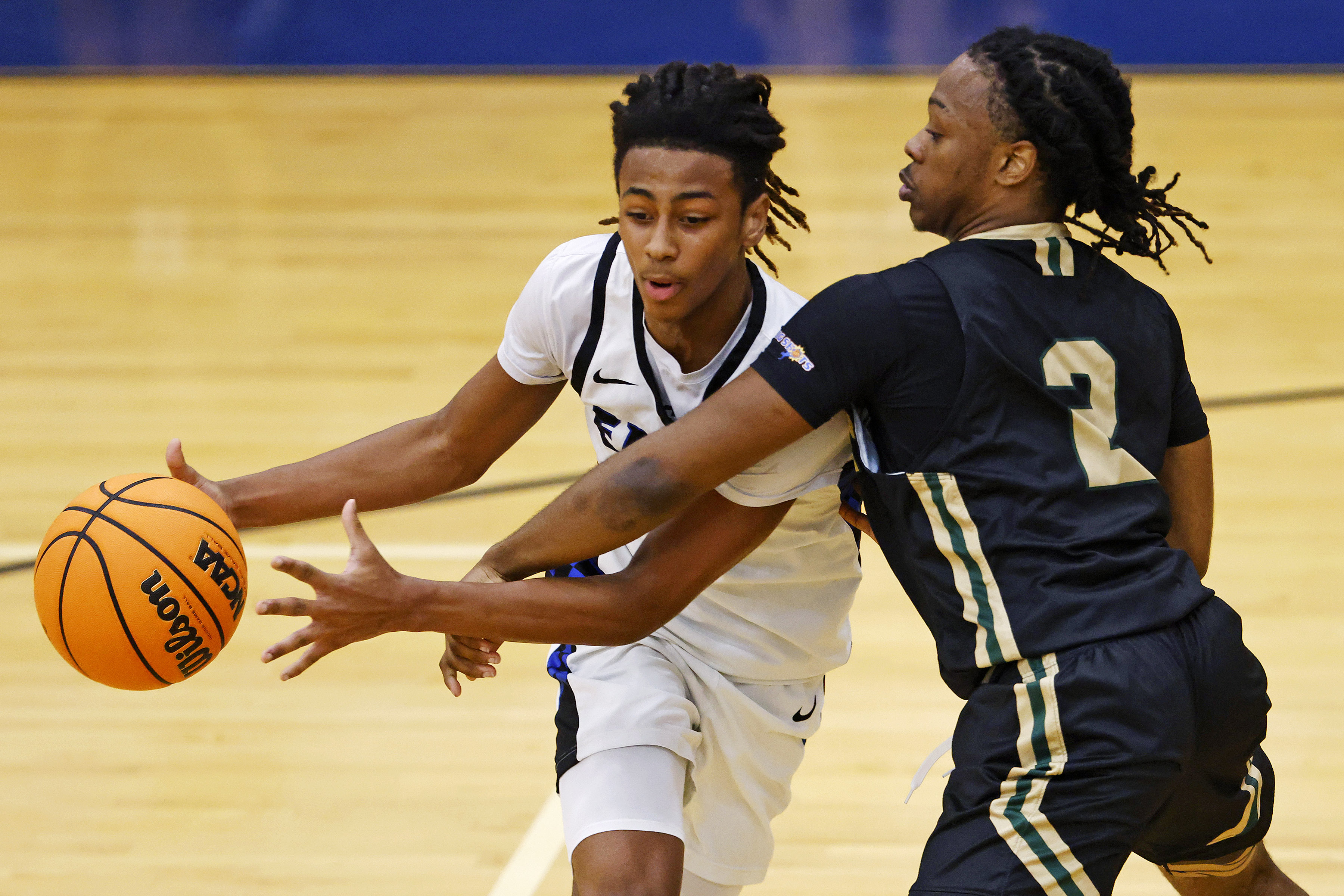 No. 1 Landstown goes on the road to beat No. 6 Green Run at packed gym