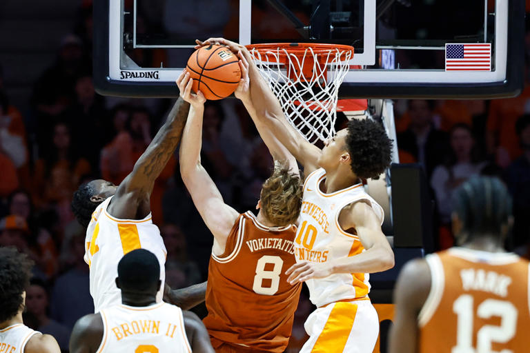 Ja'Kobi Gillespie scores 34 in No. 21 Tennessee's 85-71 win over Texas