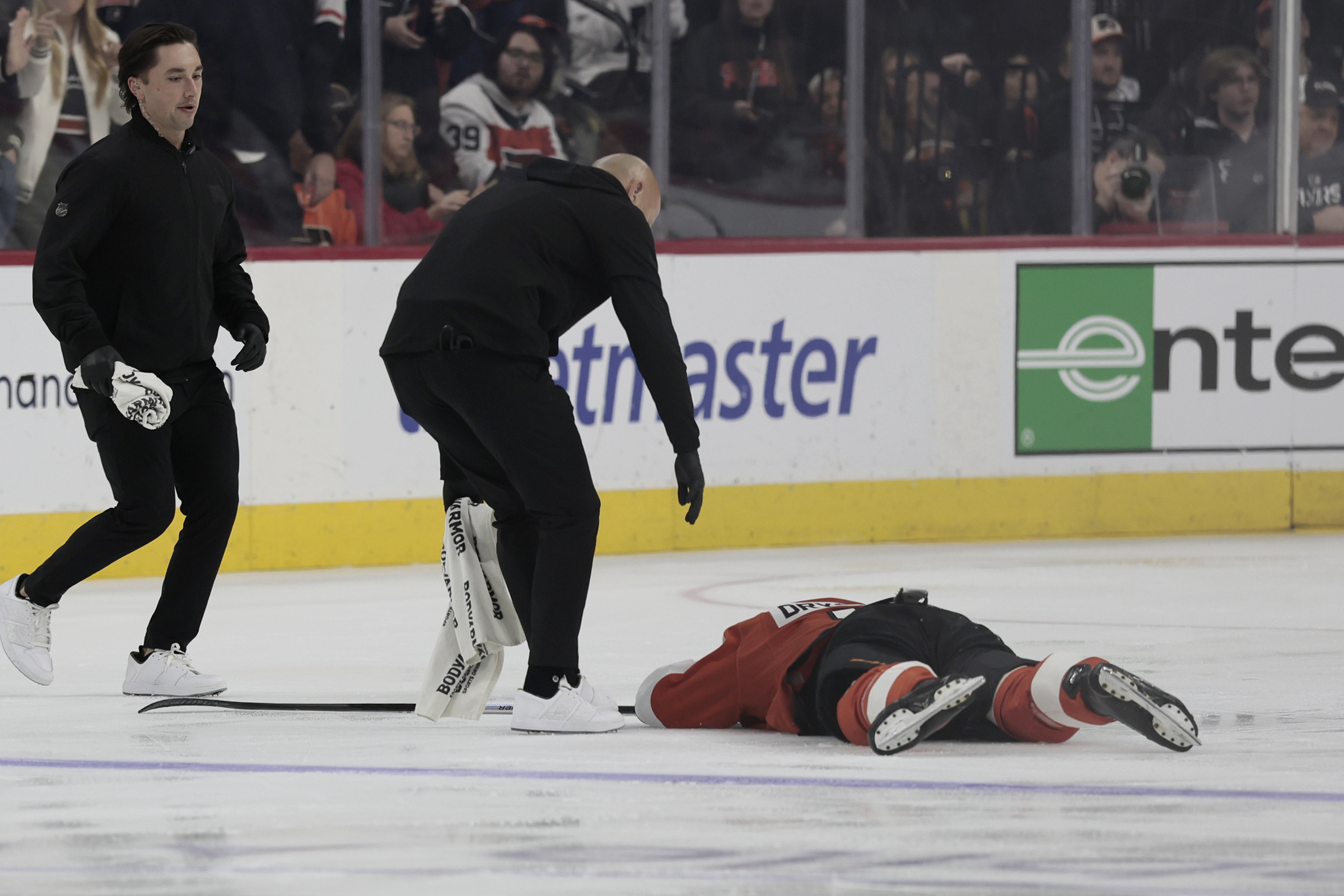 Flyers’ Bobby Brink, Jamie Drysdale exit Ducks game early with injuries