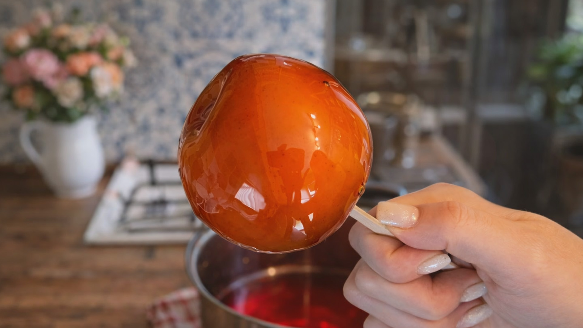 Easy homemade Halloween candy apples recipe