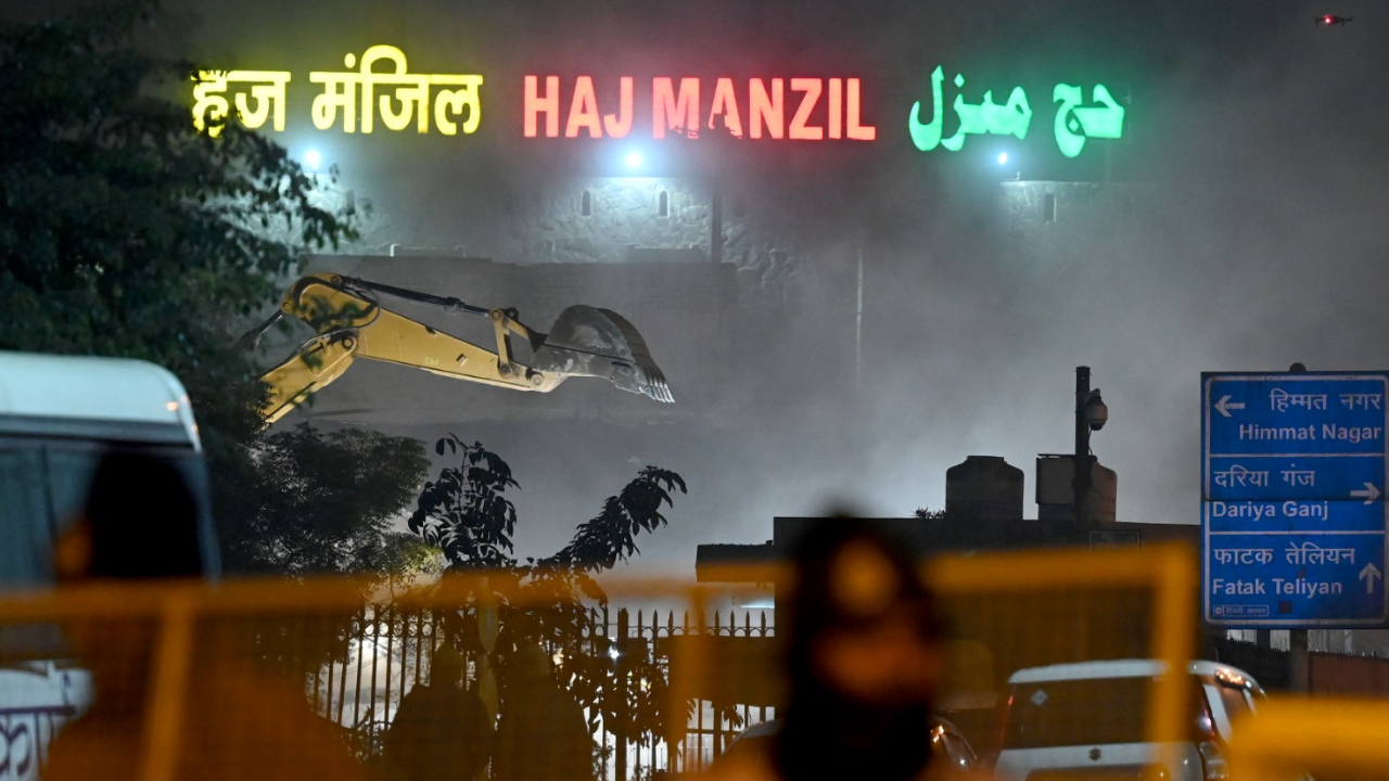 The 1am operation: Tear gas, 32 JCBs, RAF deployed as MCD demolishes ...