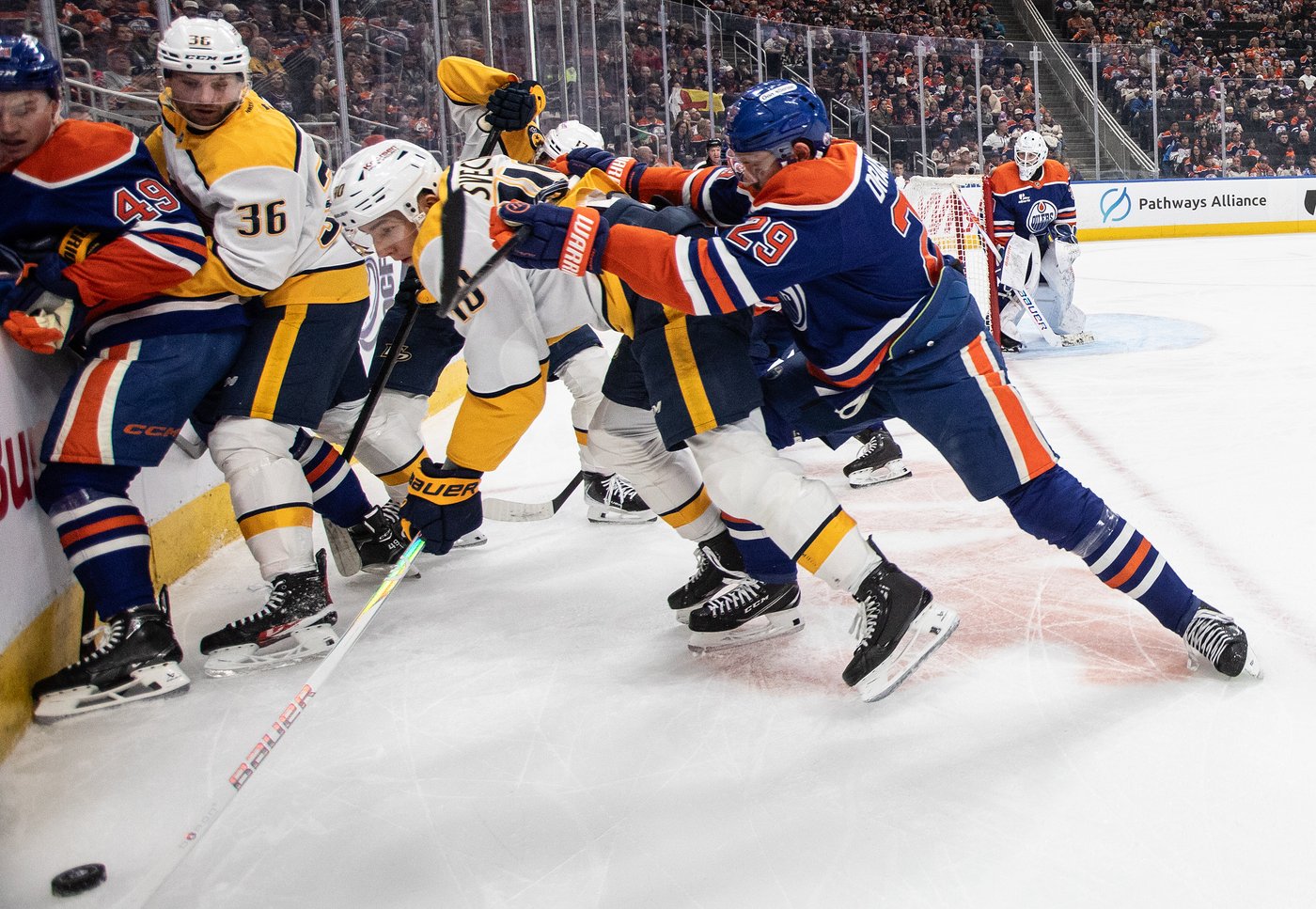 McDavid nets hat trick as Oilers drill Predators 6-2