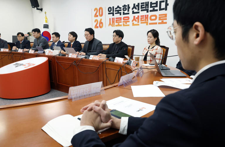 Reform Party demands action after People Power Party's late apology