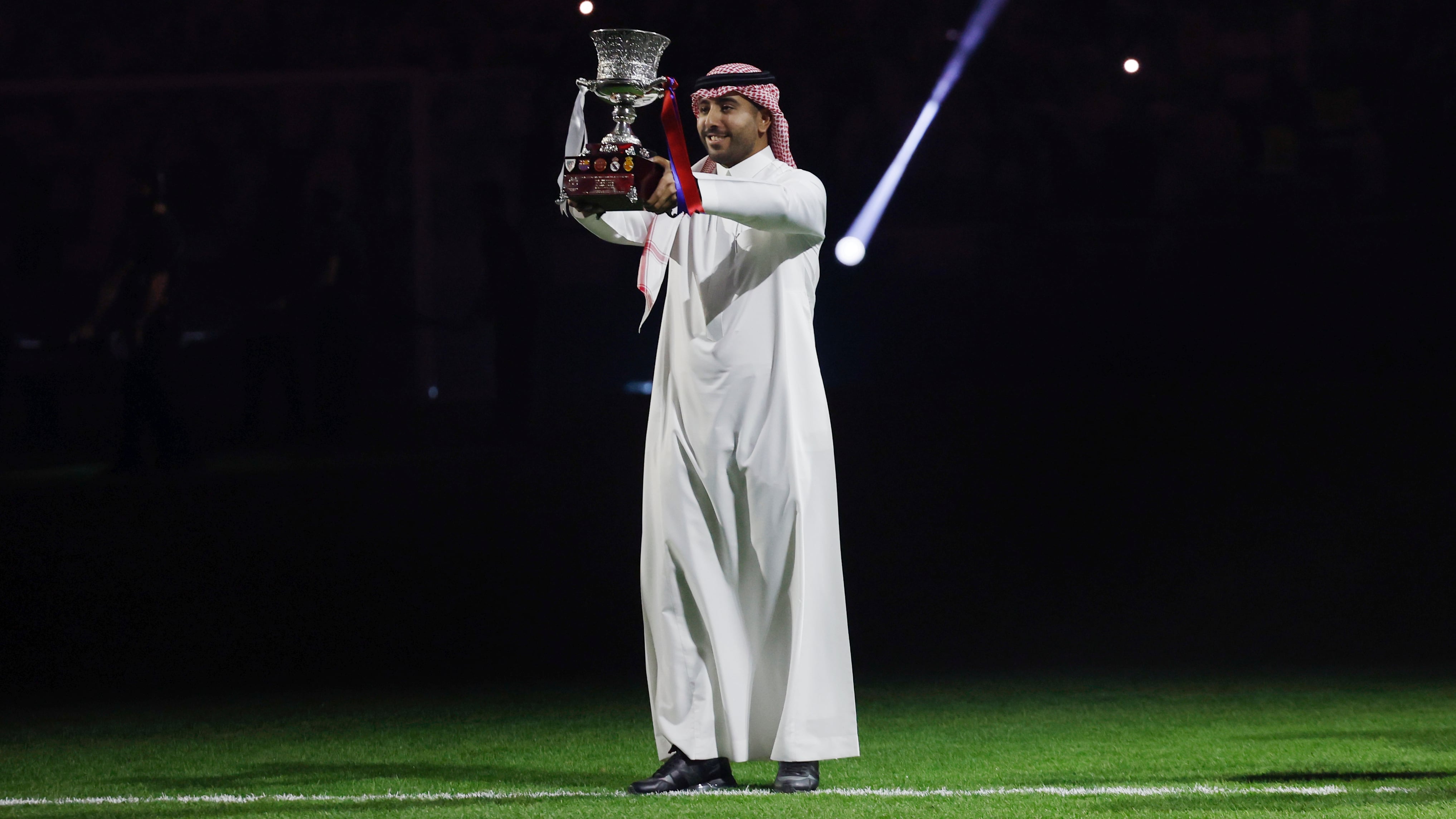 How much prize money will clubs receive at the 2026 Spanish Super Cup?