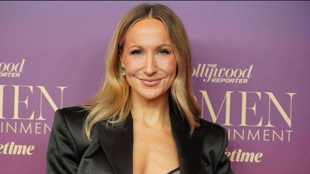 'The icebergs are coming': Globes host has DiCaprio in her sights