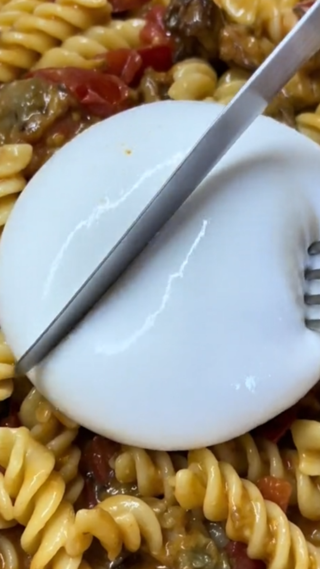 Come preparare i fusilli con melanzane e burrata passo dopo passo