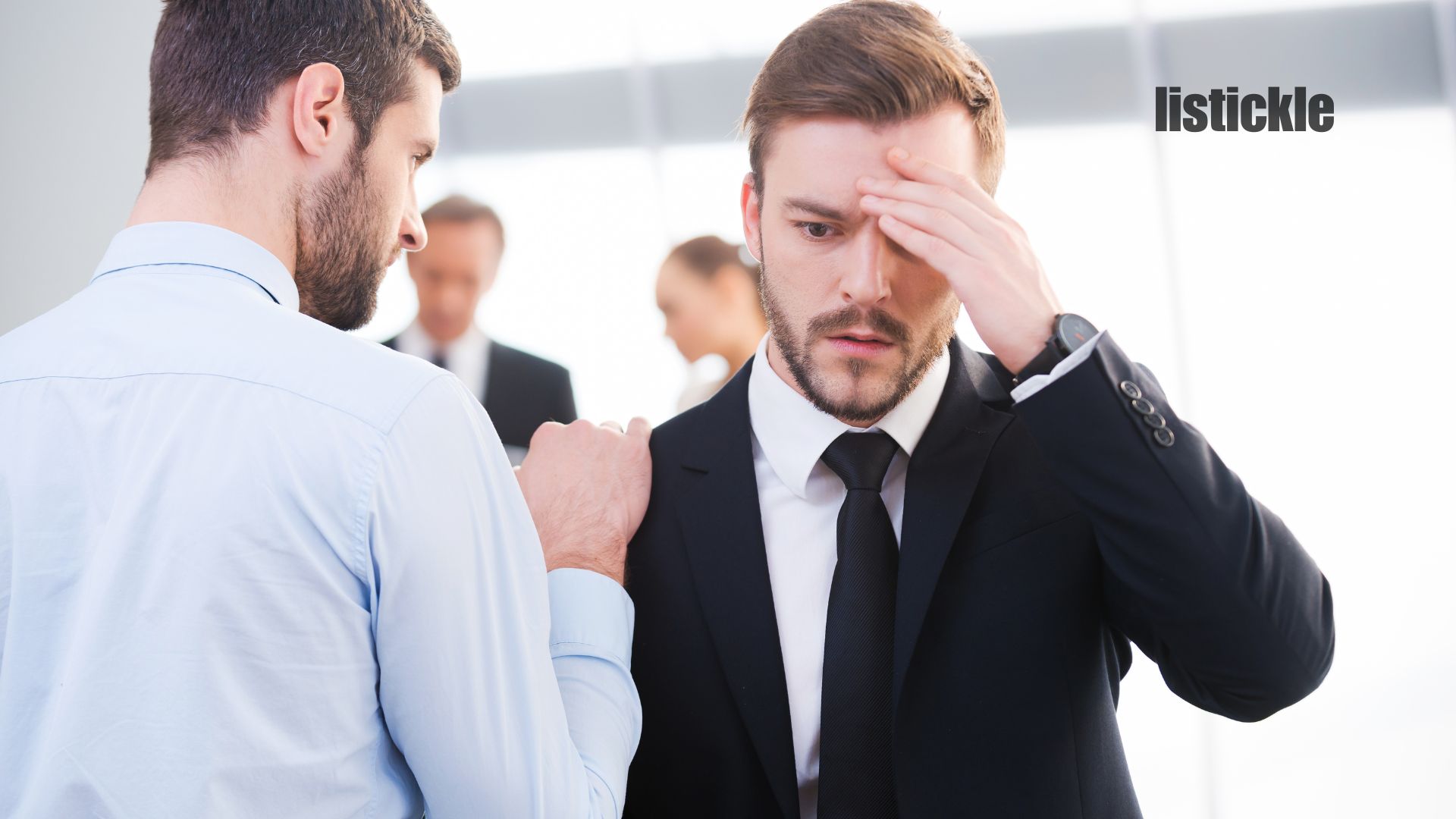 Types of people you should never trust in life