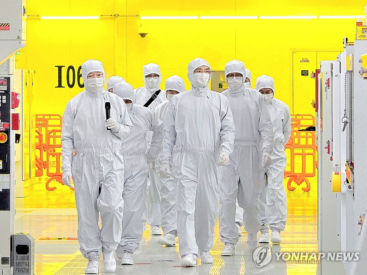 S Korean economy to improve in 2026 on chip boom: rating agency