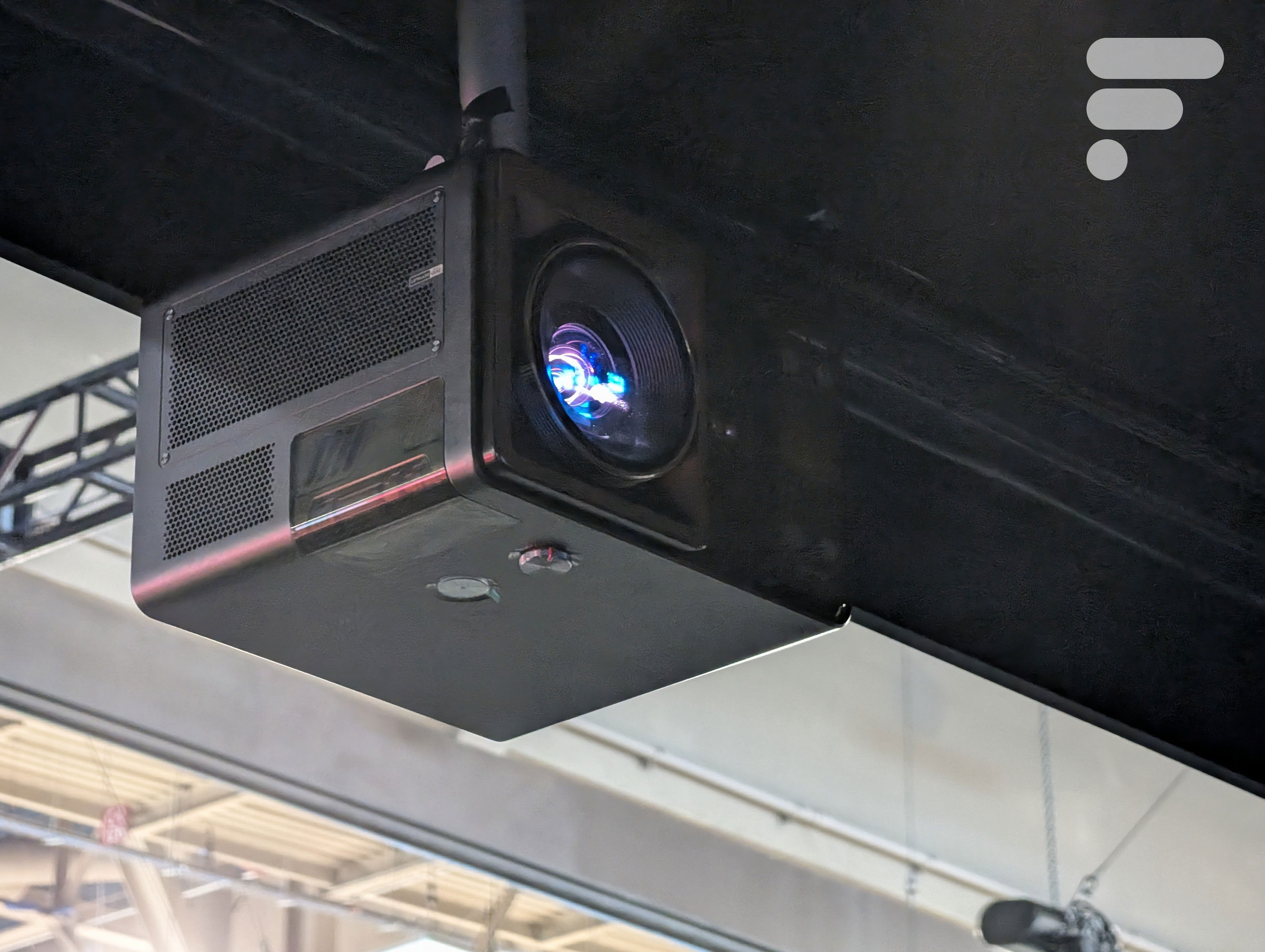 Hisense XR10 : un projecteur laser design définitivement haut de gamme ...