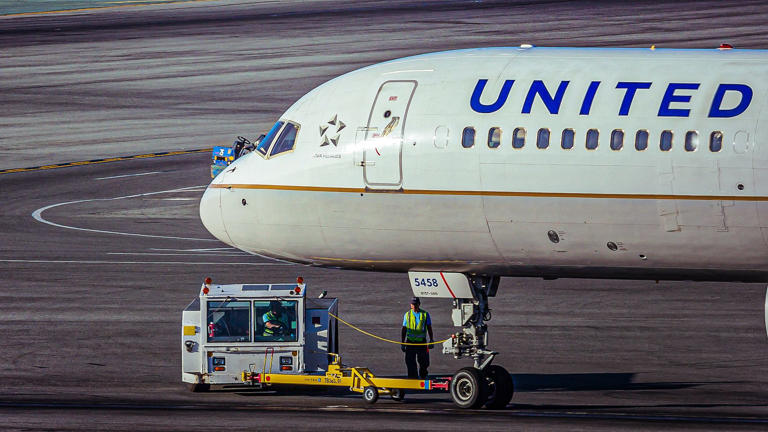 How cabin crew rest & sleep on the Boeing 757