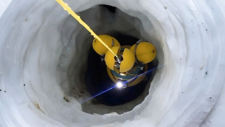 Robot surfaces after 300 km under Antarctic ice and exposes $14T time bomb