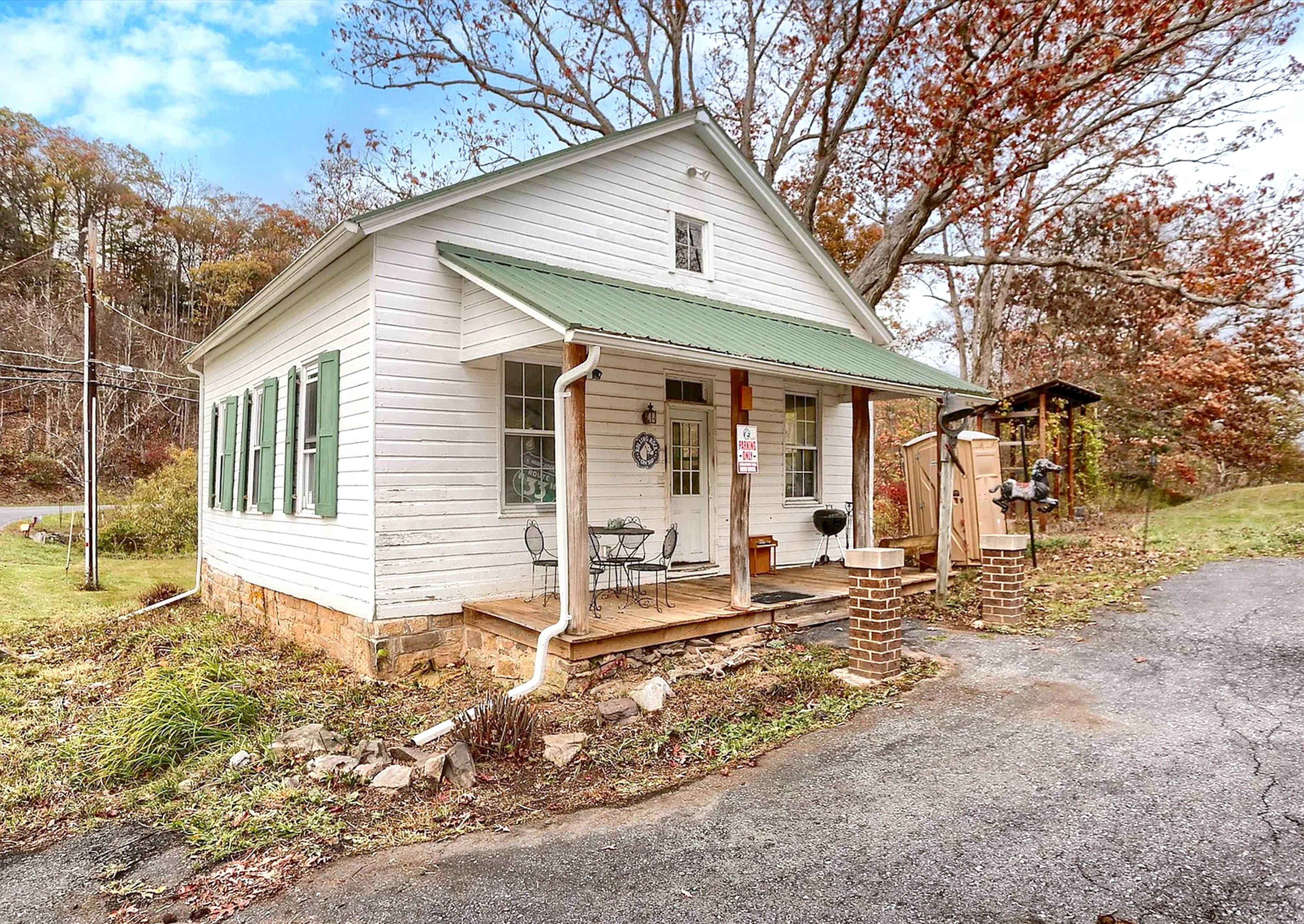 ‘Captivating log home’ with rustic elegance | Cool spaces