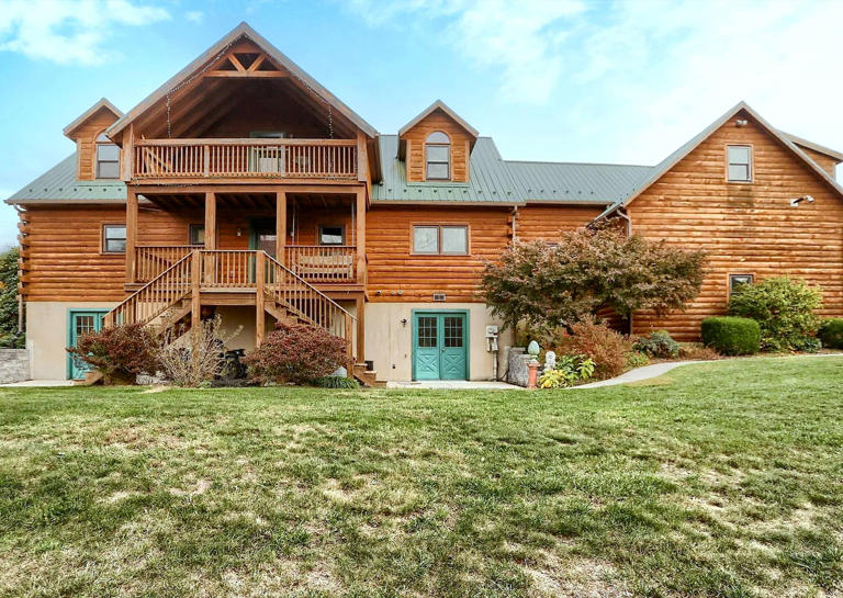 ‘Captivating log home’ with rustic elegance | Cool spaces