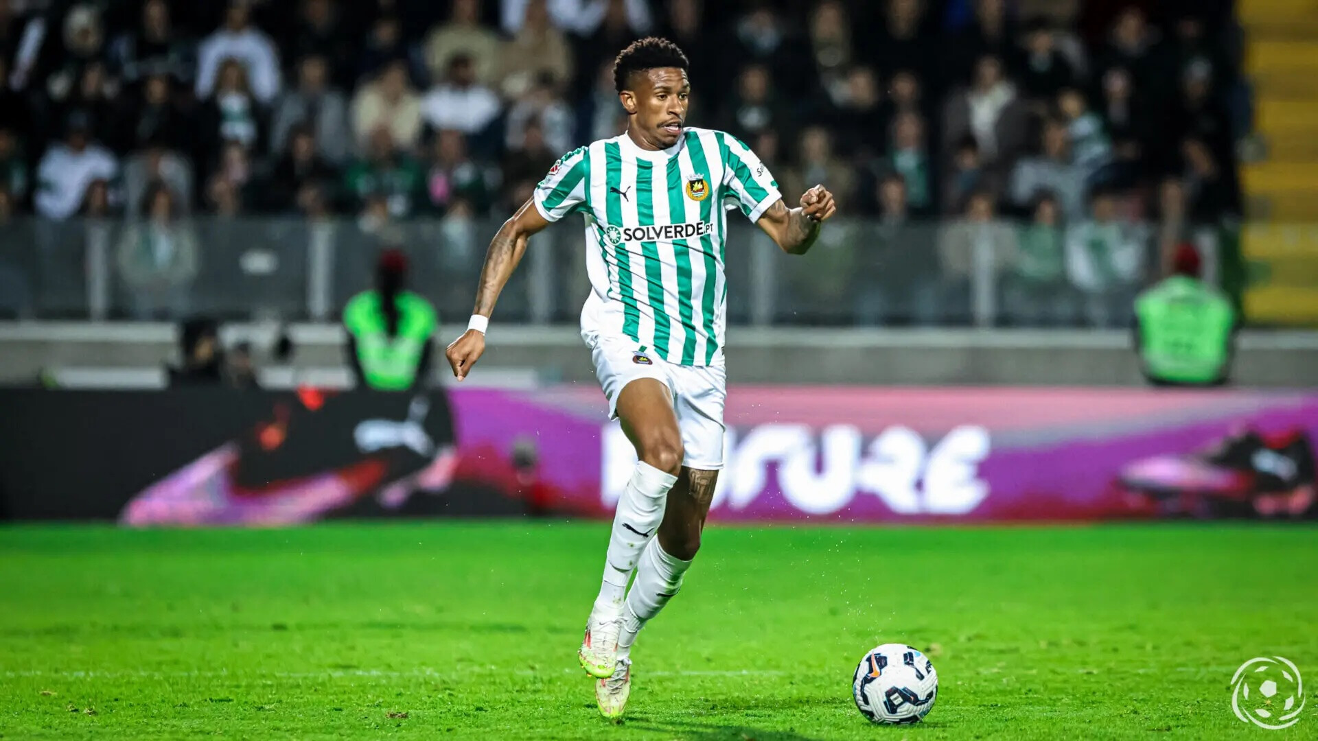 Negociação prolonga-se e entra em impasse: Benfica continua à espera de ...