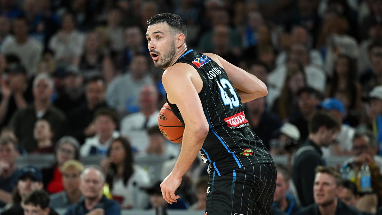 Lee back to haunt United as Cairns pinch NBL thriller