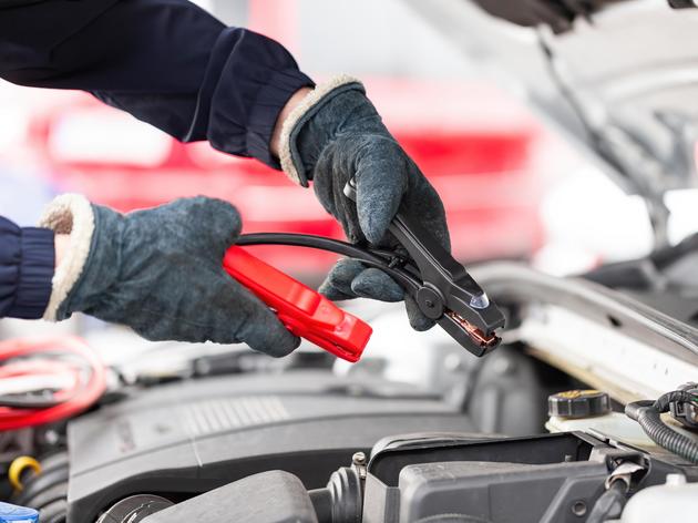 Batterie-Ausfall bei Kälte: Richtig Starthilfe geben in sieben Schritten