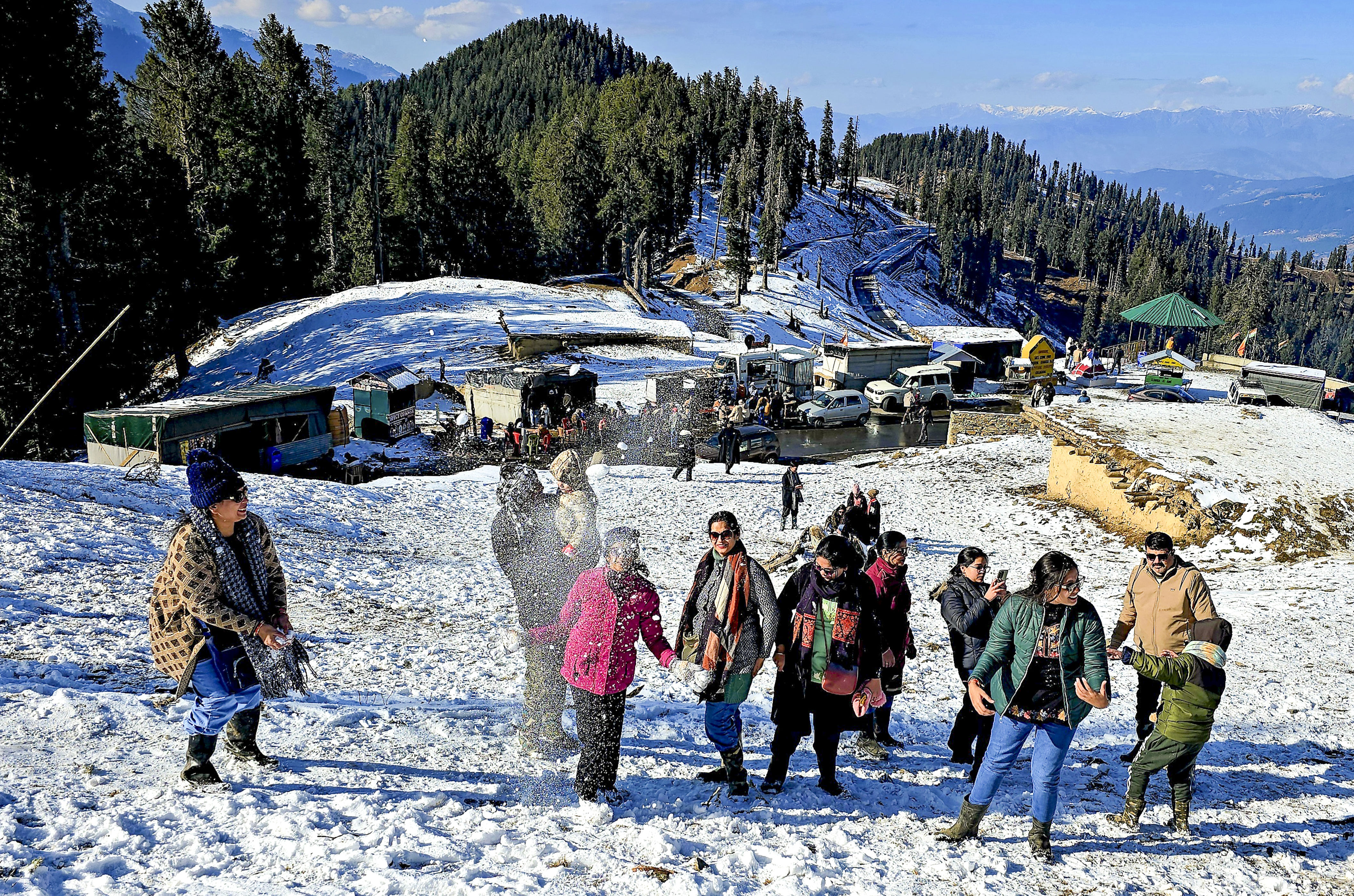 Fresh snowfall covers higher reaches of J-K’s Bhaderwah, delights tourists