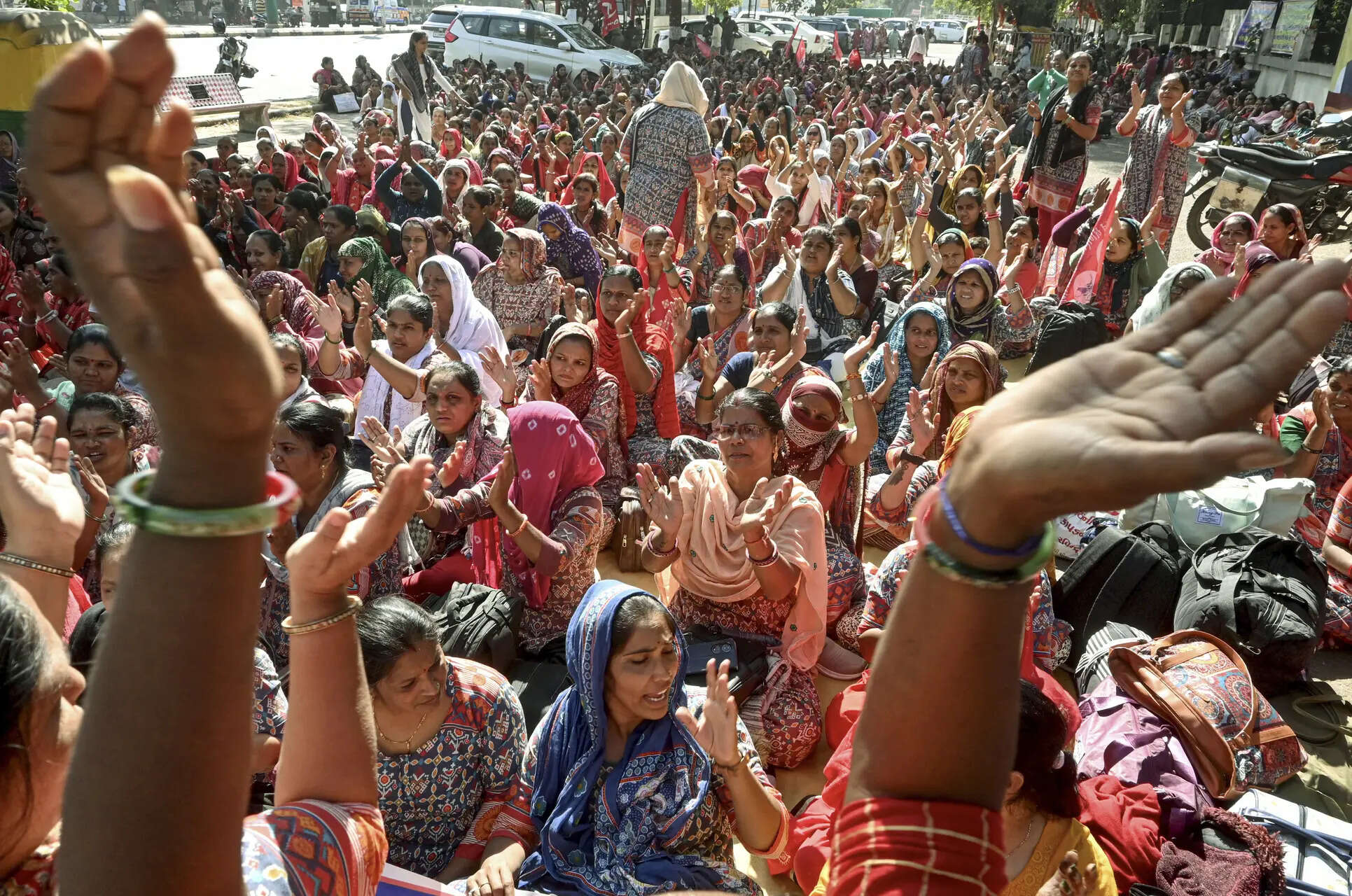 ASHA workers protest outside Bengal health department headquarters to ...