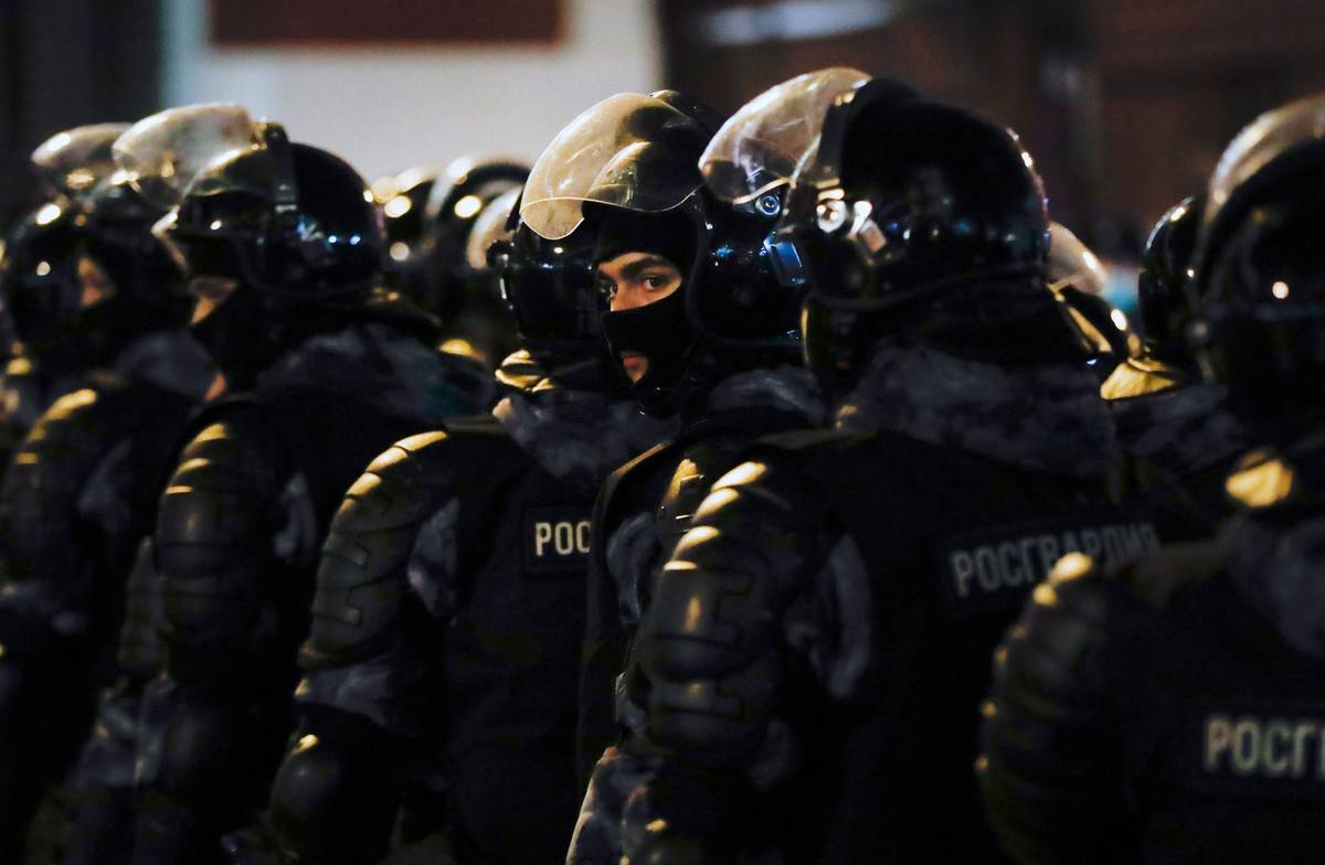 Guarda Nacional russa invade concerto de punk-rock e detém suspeitos de ...