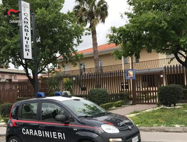 Catania, arrestato un ragazzo di 14 anni: trovate tre pistole e munizioni