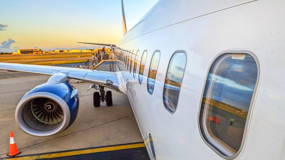 Passenger posts first-class meal–and receives sympathy