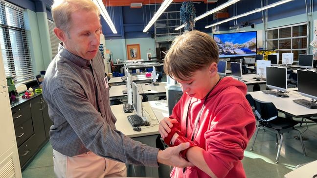 Warsaw middle schoolers create 3D printed prosthetic hand for classmate