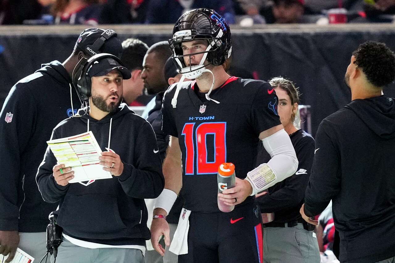 Texans quarterback Davis Mills doesn't fly with team to Pittsburgh but ...