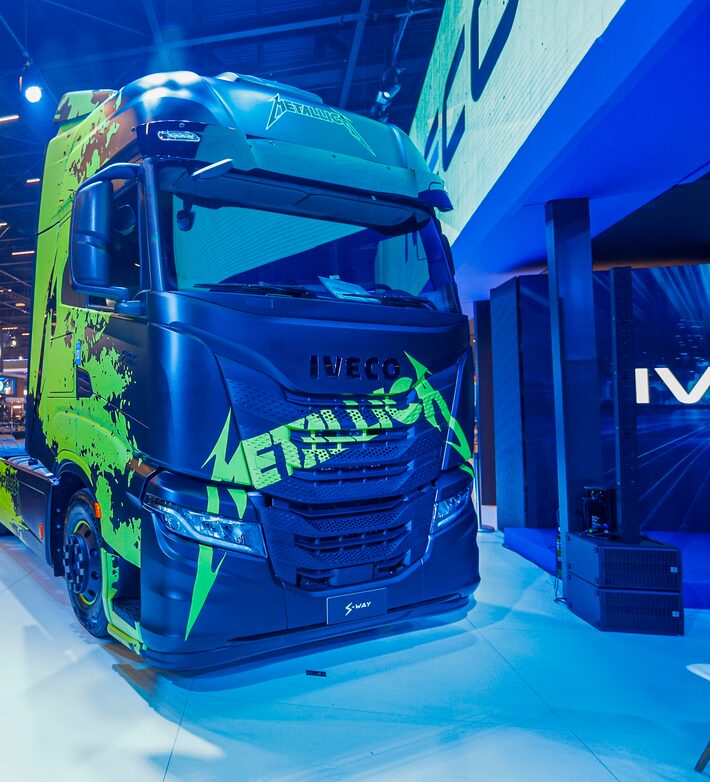 Iveco vende 72 S-Way Metallica, caminhão alusivo à turnê da banda