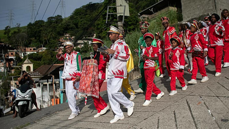 Brasil celebra el Día de Reyes con un desfile en las favelas de Río de ...