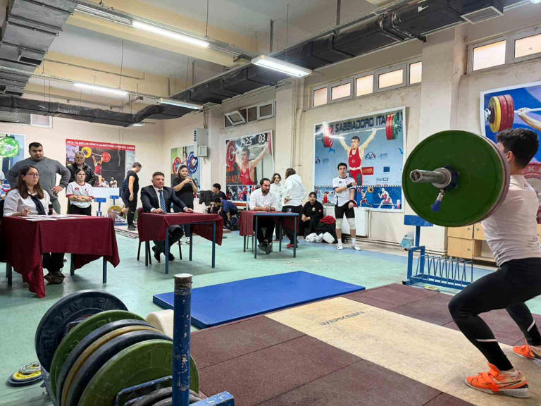 Okul sporları gençler halter müsabakaları tamamlandı