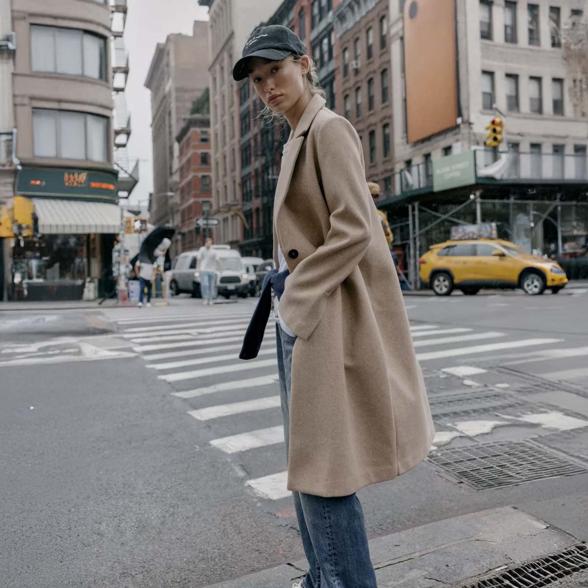 Κάτω από €20: Το παλτό από το ZARA που θα γίνει το καθημερινό σας go-to ...
