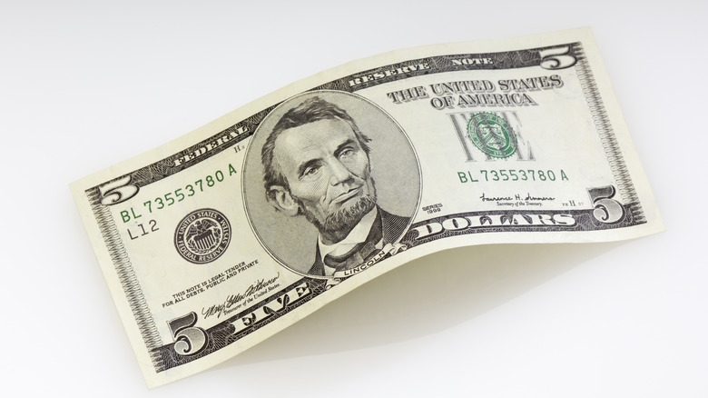 If you put aside $5 every day, here's how much you could save