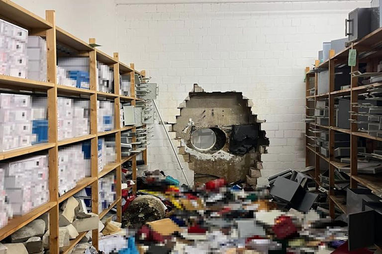 'Ocean's 11' bankrobbers 'took own toilet to raid to avoid leaving ...