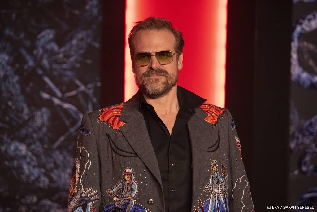 David Harbour haakt af voor film Behemoth door Stranger Things-stress
